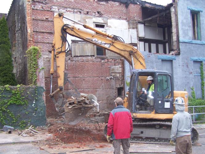 No time frame for developing former VFW; construction workers continue ...