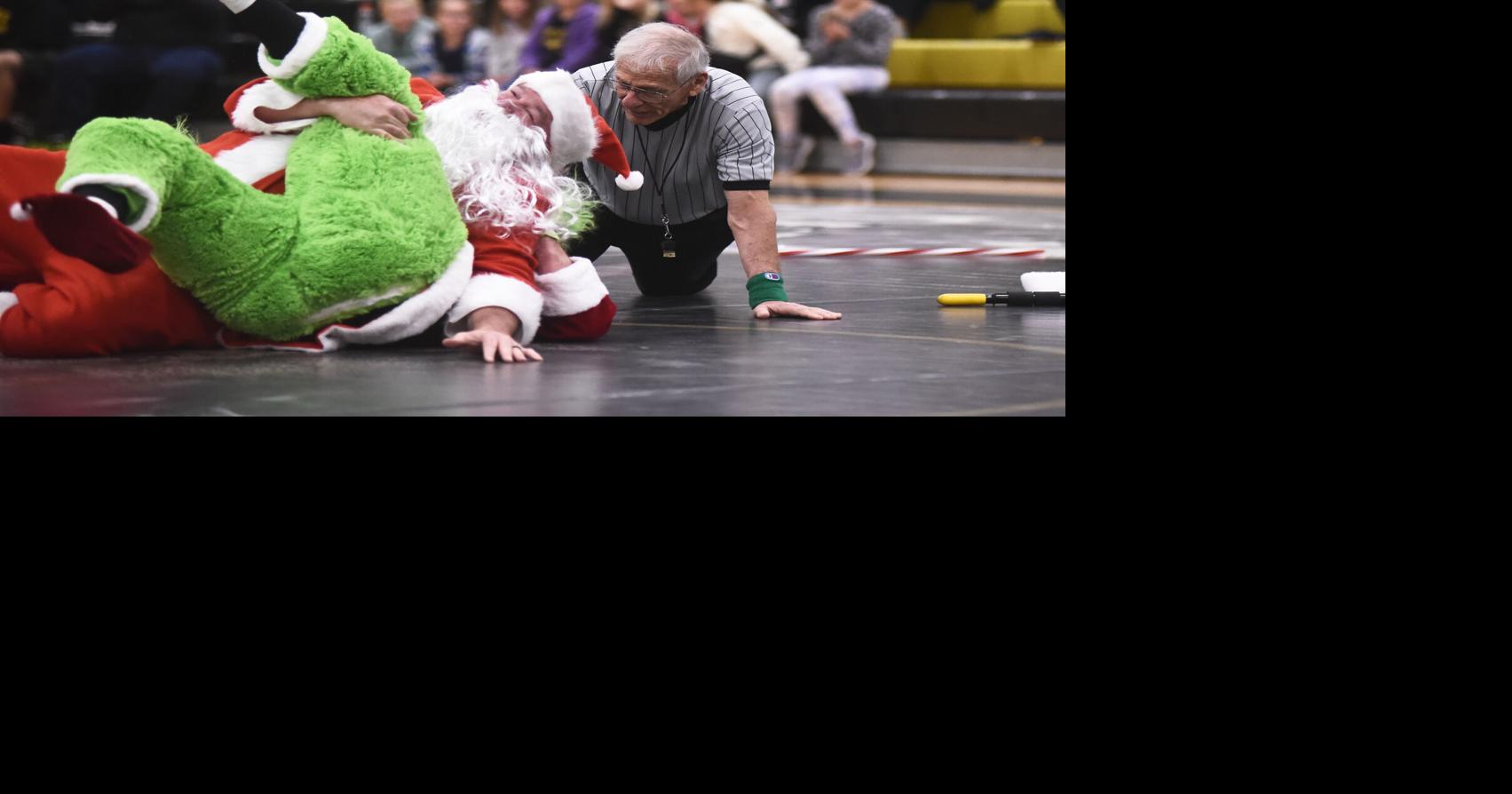 Jingle brawl: Santa wrestles the Grinch | Local | newsitem.com