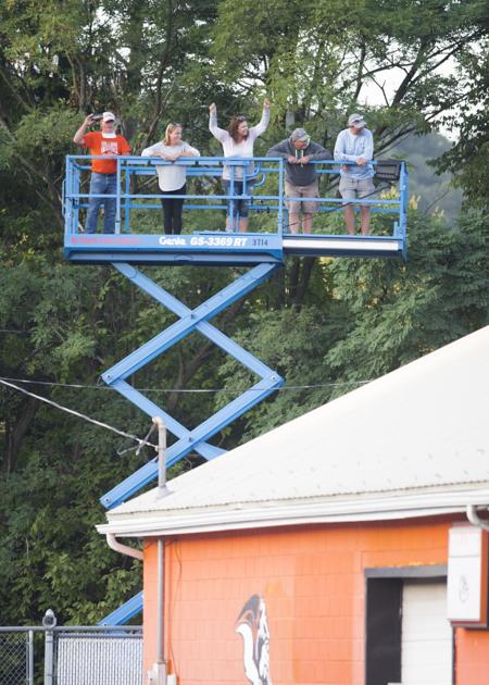 Fans get creative: Makeshift platforms, scissor lift help spectators ...