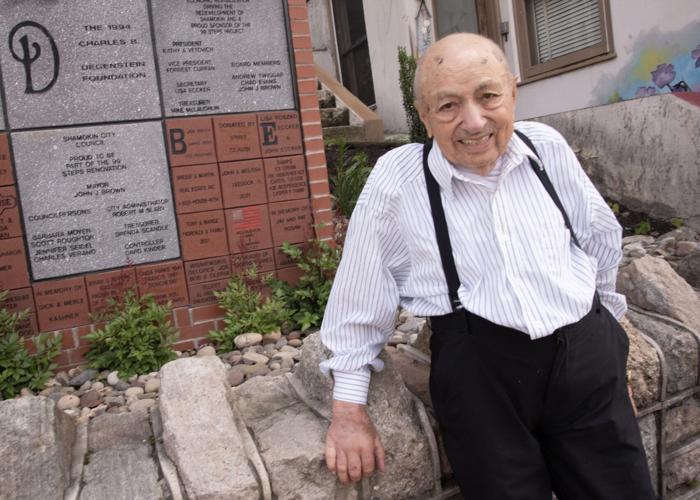 Tharp family patriarch recalls his family's ice-cream business ...