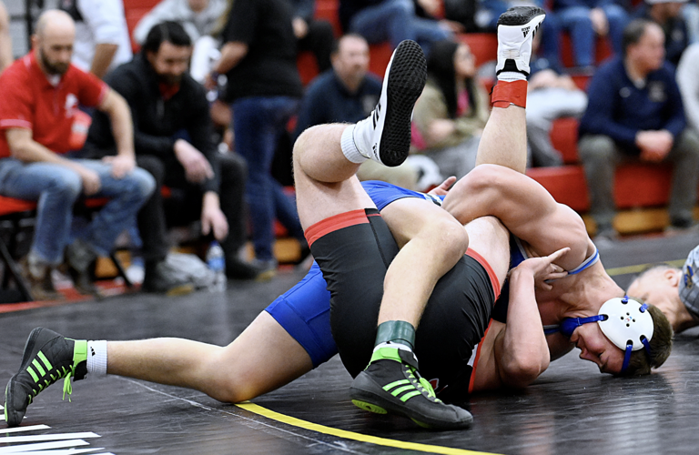 H.S. Wrestling: Locals combine to go 6-0 in regional finals, including ...