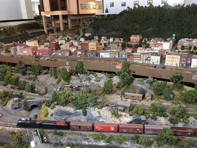 Model railroad club display draws young and old in its final weekend of ...