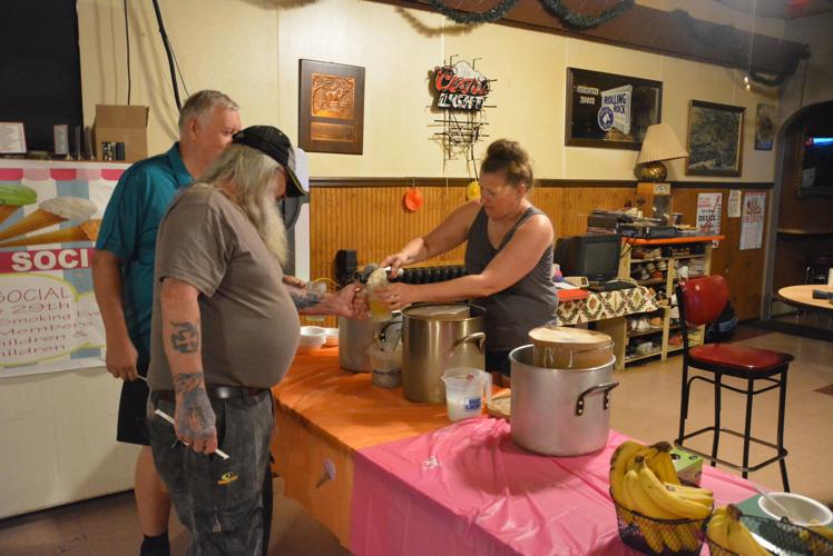 Moose serves up ice cream 'Sunday' | Local | newsitem.com