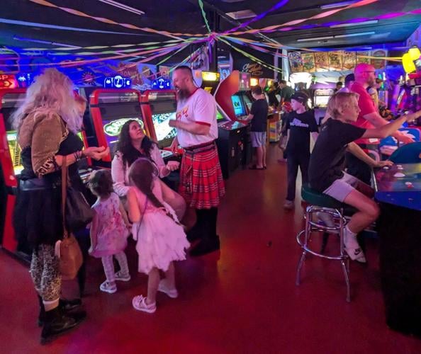 Retrovolt Arcade in Calimesa celebrates seventh anniversary with '80s ...