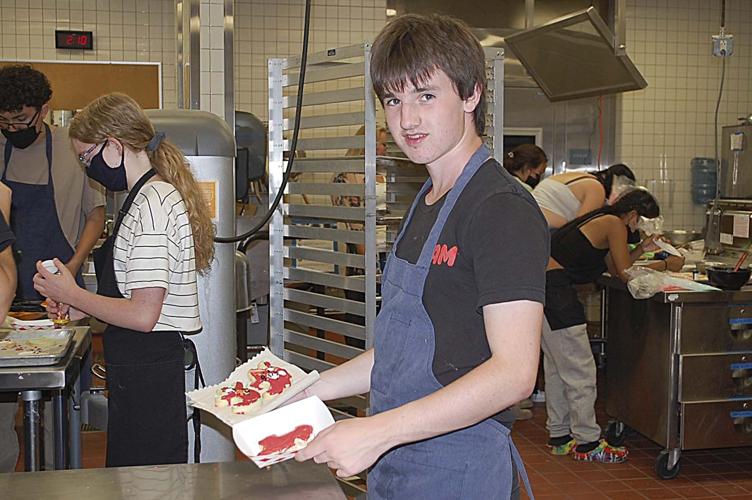 ‘Baketopia’ star shares talents back at Beaumont High School | Schools ...