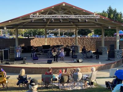 Country concert brings out a crowd | Entertainment | newsmirror.net