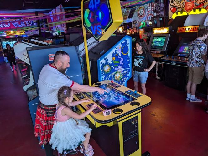 Retrovolt Arcade in Calimesa celebrates seventh anniversary with '80s ...