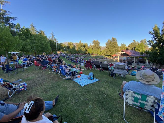 Country concert brings out a crowd | Entertainment | newsmirror.net
