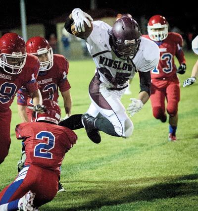 Winslow Bulldogs shut out Holbrook Roadrunners 34-0 with strong defense ...