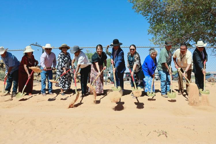 Dennehotso breaks ground on new roads | News | nhonews.com