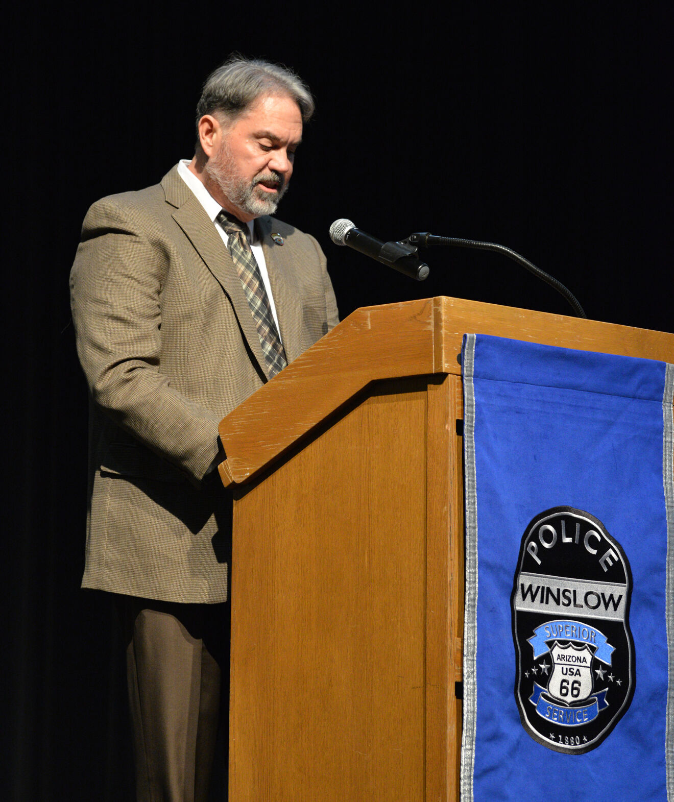 More than 250 attend town meeting hosted by Winslow Police after four ...