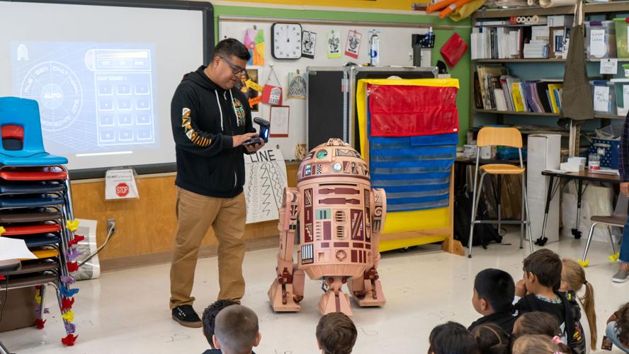 HOPI R2 shows blend of Native art and technology to students at Thomas ...