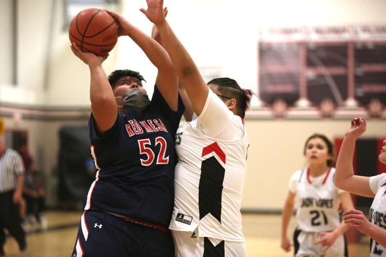 Red Mesa basketball gets early season wins | Sports | nhonews.com