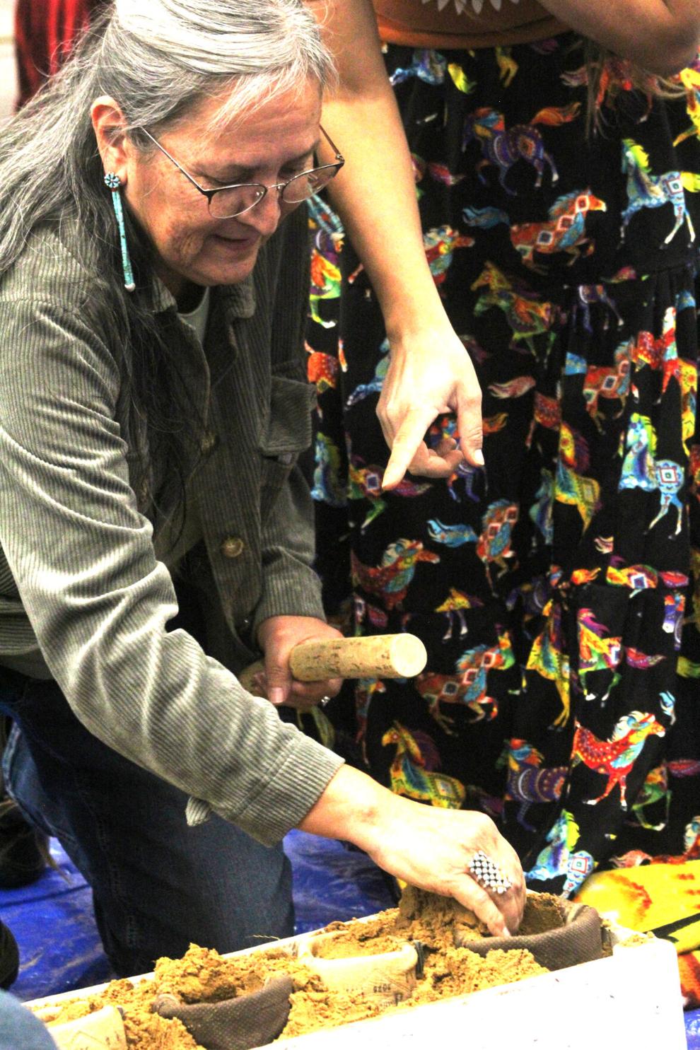 Késhjéé: Navajo Shoe Game a winter tradition that explains cycles of ...