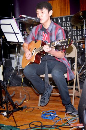 Ethan Paddock performs solo at Dine’ Music Festival | Winslow News ...
