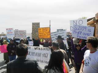 Kyl and McCain visit to Tuba City erupts into Hopi and Navajo protest ...