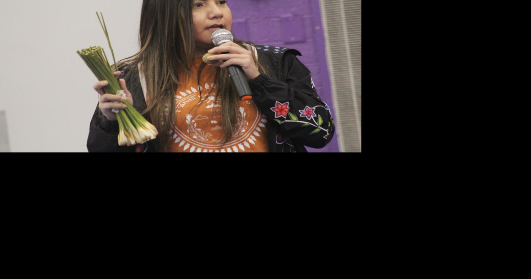 Késhjéé: Navajo Shoe Game a winter tradition that explains cycles of ...