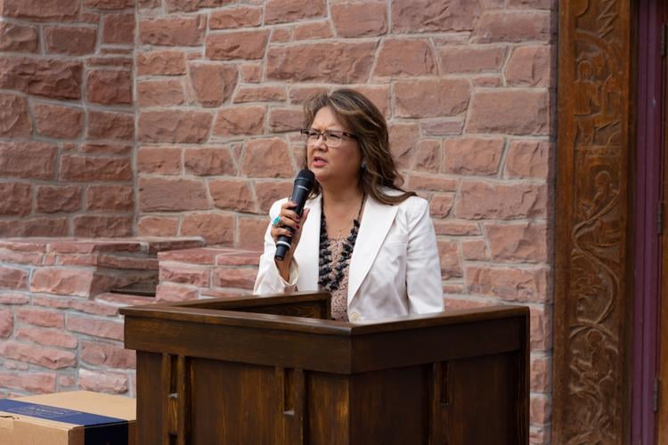 Navajo Council recognizes outgoing BIA Navajo Regional Director Sharon ...