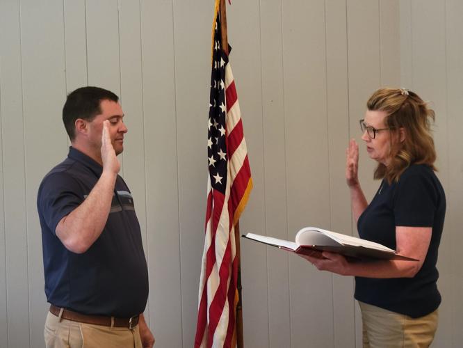 Youngstown's new mayor, trustees sworn in | Election | niagara-gazette.com