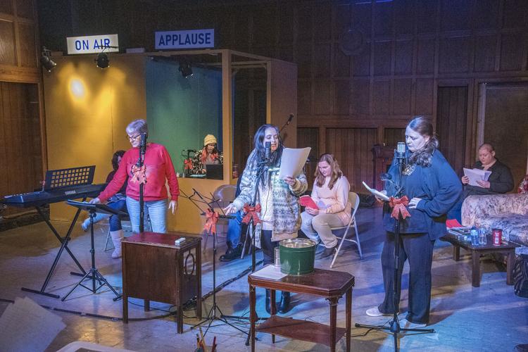 'It's a Wonderful Life' - the radio version - takes the stage at the ...