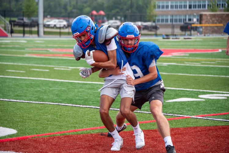 Veteran offensive line carries Medina as new pieces fit in | Sports ...