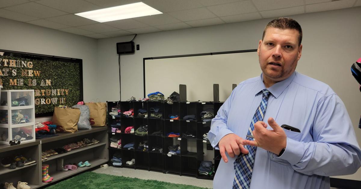 Niagara Falls City School District unveils family resource center ... Niagara Falls City School District unveils family resource center ...