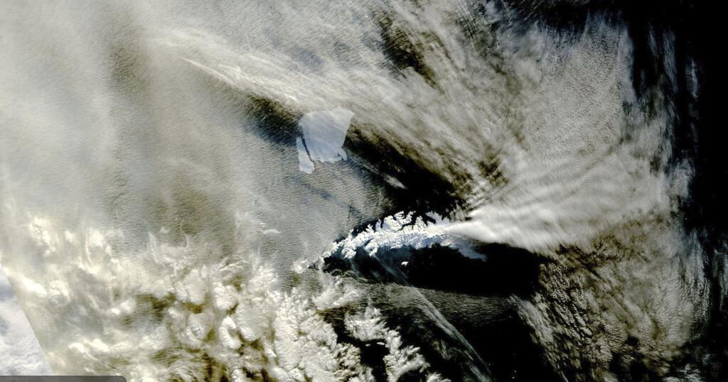 Most enduring and biggest iceberg breaks apart, with more splintering ...