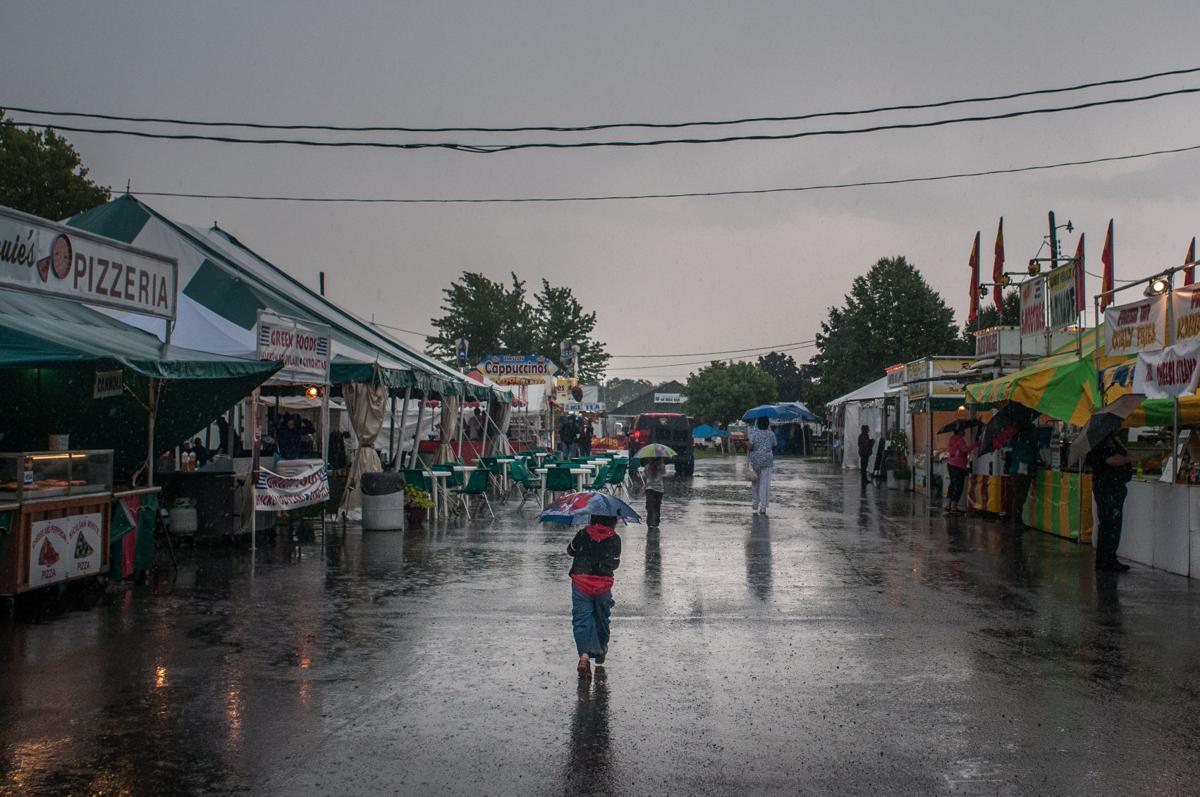 SLIDESHOW: A (rainy) day at the fair | Local News | niagara-gazette.com