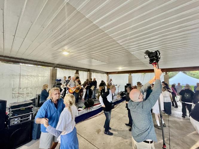 King Harvest goes 'Dancing in the Moonlight' one more time for Ron ...