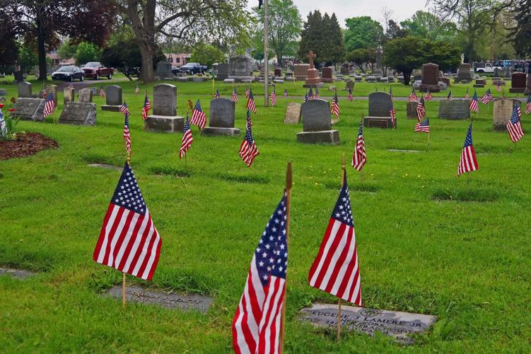 SLIDESHOW: Veterans honored at Oakwood Cemetery | Gallery | niagara ...