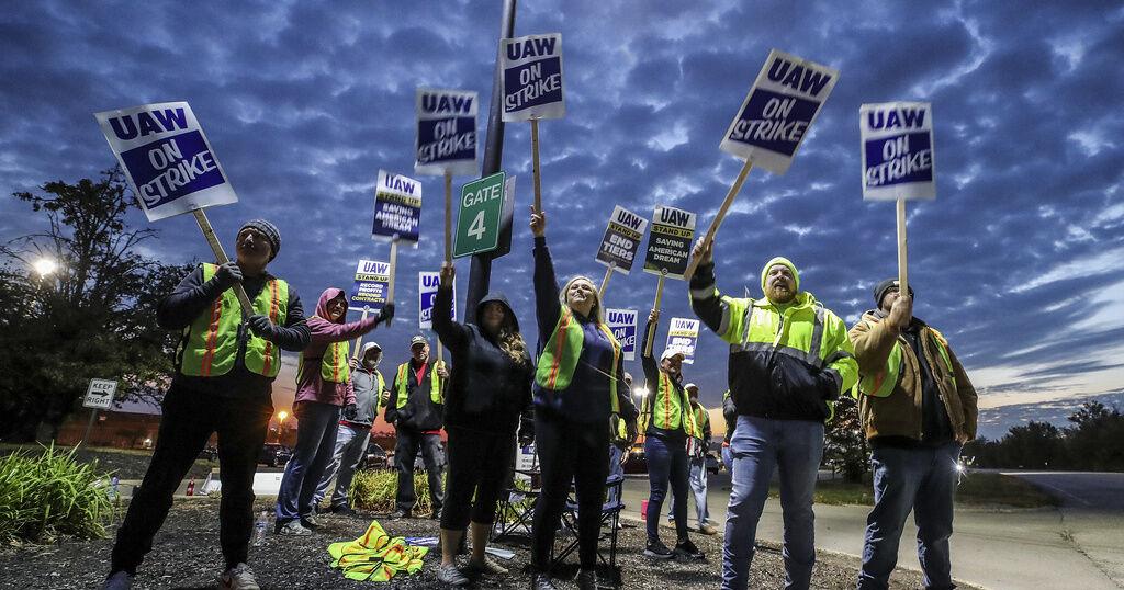 UAW breaks pattern of adding factories to strikes on Fridays, says more ...