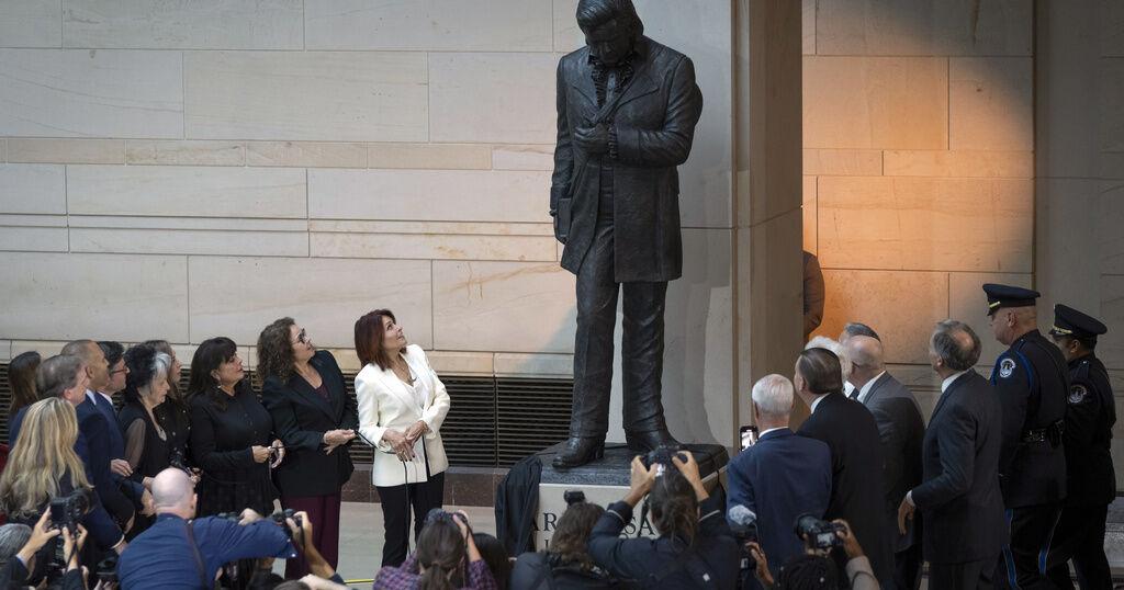 Hello, I'm Johnny Cash's statue: A monument to the singer is unveiled ...
