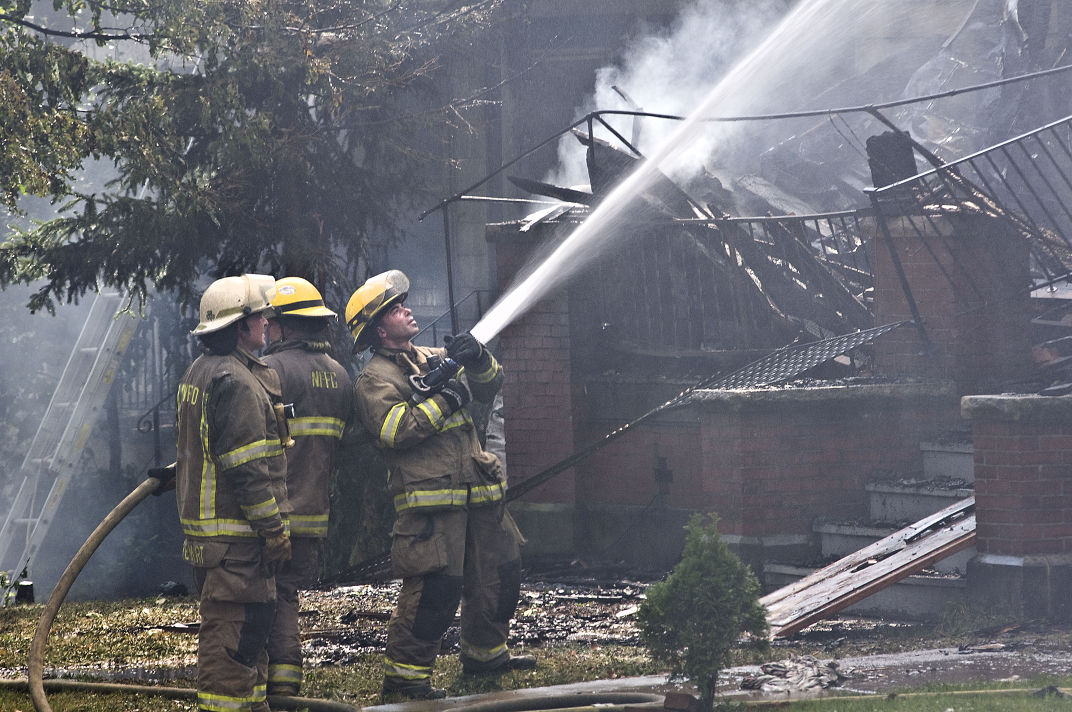 7th Street house fire sends residents scrambling | Crime | niagara ...