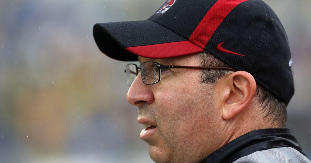 Buffalo hires South Carolina special teams coordinator, former MAC ...