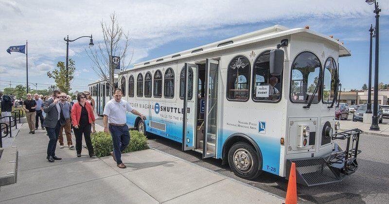Hop aboard the free Discover Niagara Shuttle | Night and Day | niagara ...