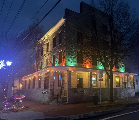 Youngstown Garden Club decorates Stone Jug again for holidays ...