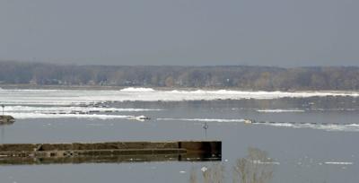 Installation of Lake Erie-Niagara River ice boom begins | Local News ...