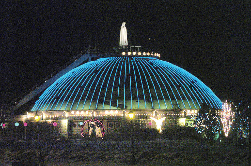 CHRISTMAS: Fatima shrine shining bright | Local News | niagara-gazette.com