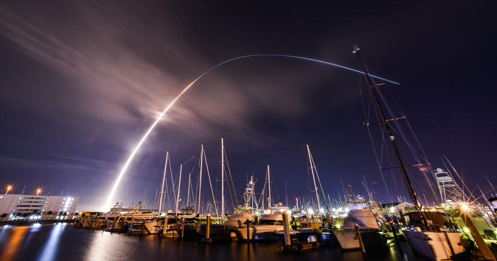 First US lunar lander in more than 50 years rockets toward moon with commercial deliveries ...