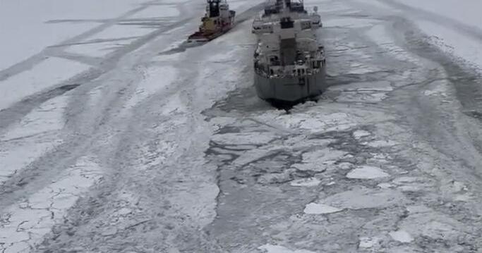 Freighter on the move after it was freed from ice on frozen Lake Erie ...