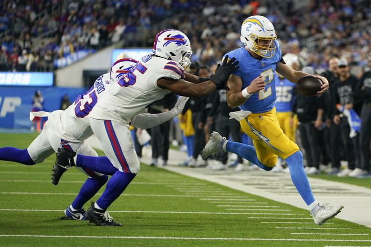 Josh Allen accounts for 3 touchdowns as Bills escape with 24-22 victory ...