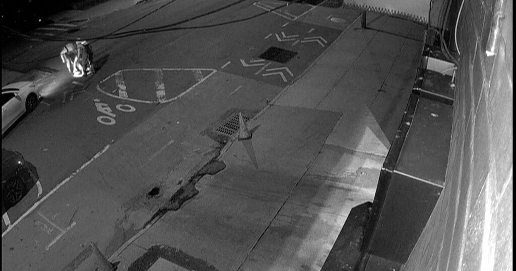 People descend into NYC sewers at night | Multimedia | niagara-gazette.com