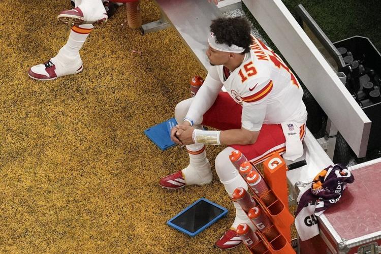 Patrick Mahomes throws pair of picks as Eagles have their way with the ...