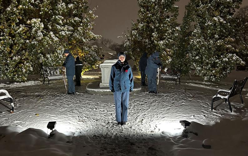 Hundreds attend Niagara Falls Remembrance Day service