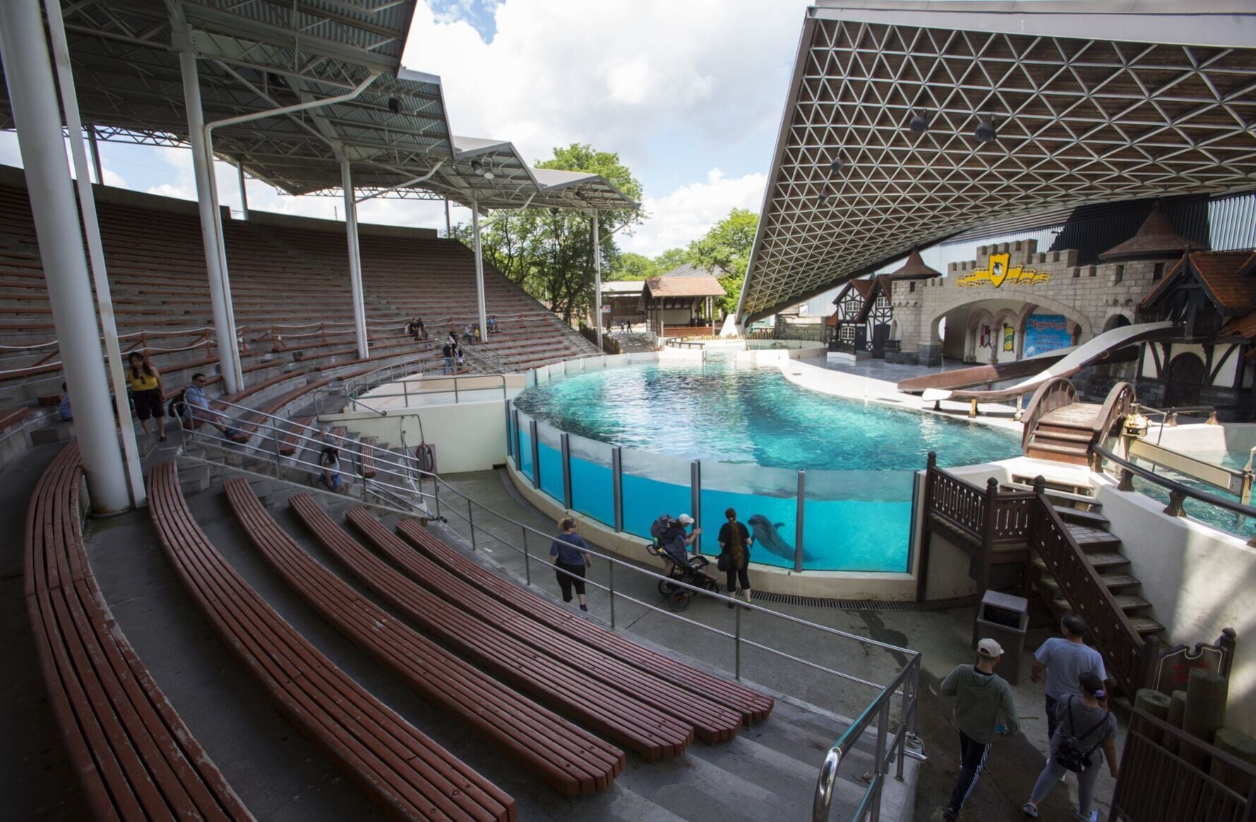 Marineland opens as “transition” to new ownership continues