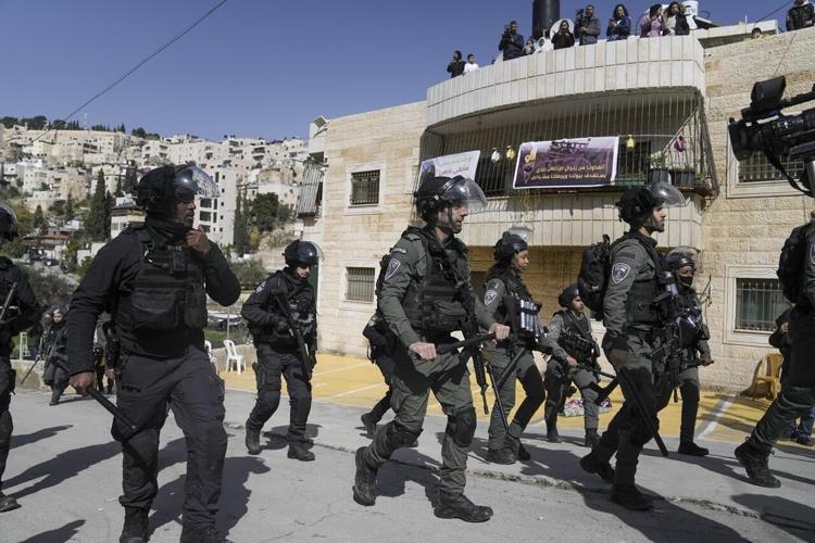 Israeli police: 2 killed, 5 wounded in Jerusalem car-ramming