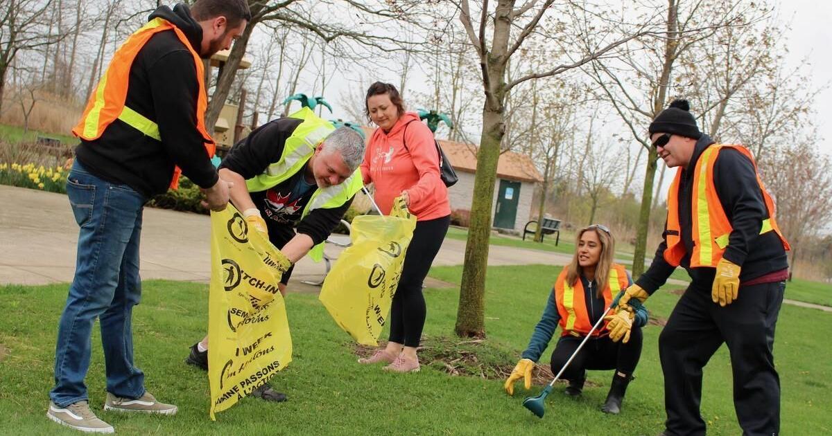Army of volunteers clean up Niagara Falls on Earth Day