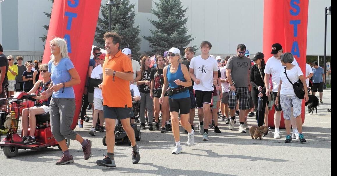 Hundreds turn out for return to in-person Niagara Falls Terry Fox Run