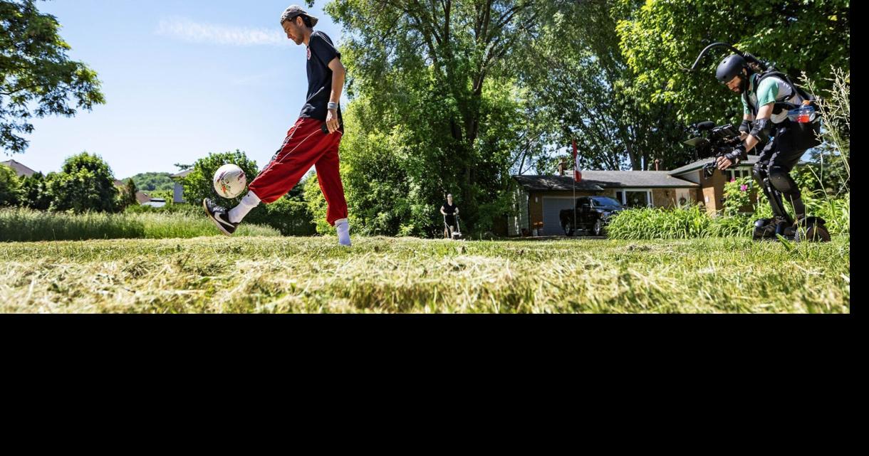 Man juggling soccer ball from Toronto to Niagara Falls