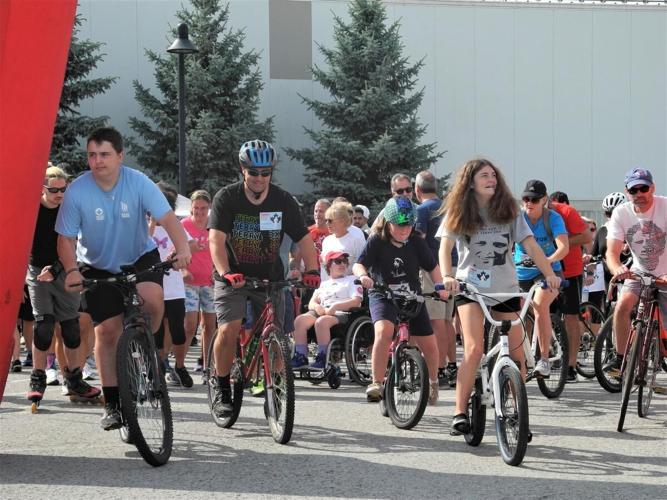 Hundreds turn out for return to in-person Niagara Falls Terry Fox Run
